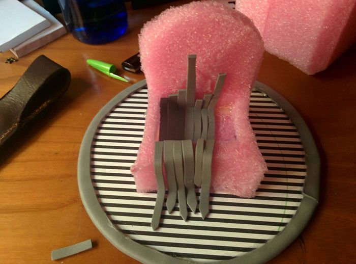 Iron Throne iPhone Stand: Best DIY Phone Stand Ever?