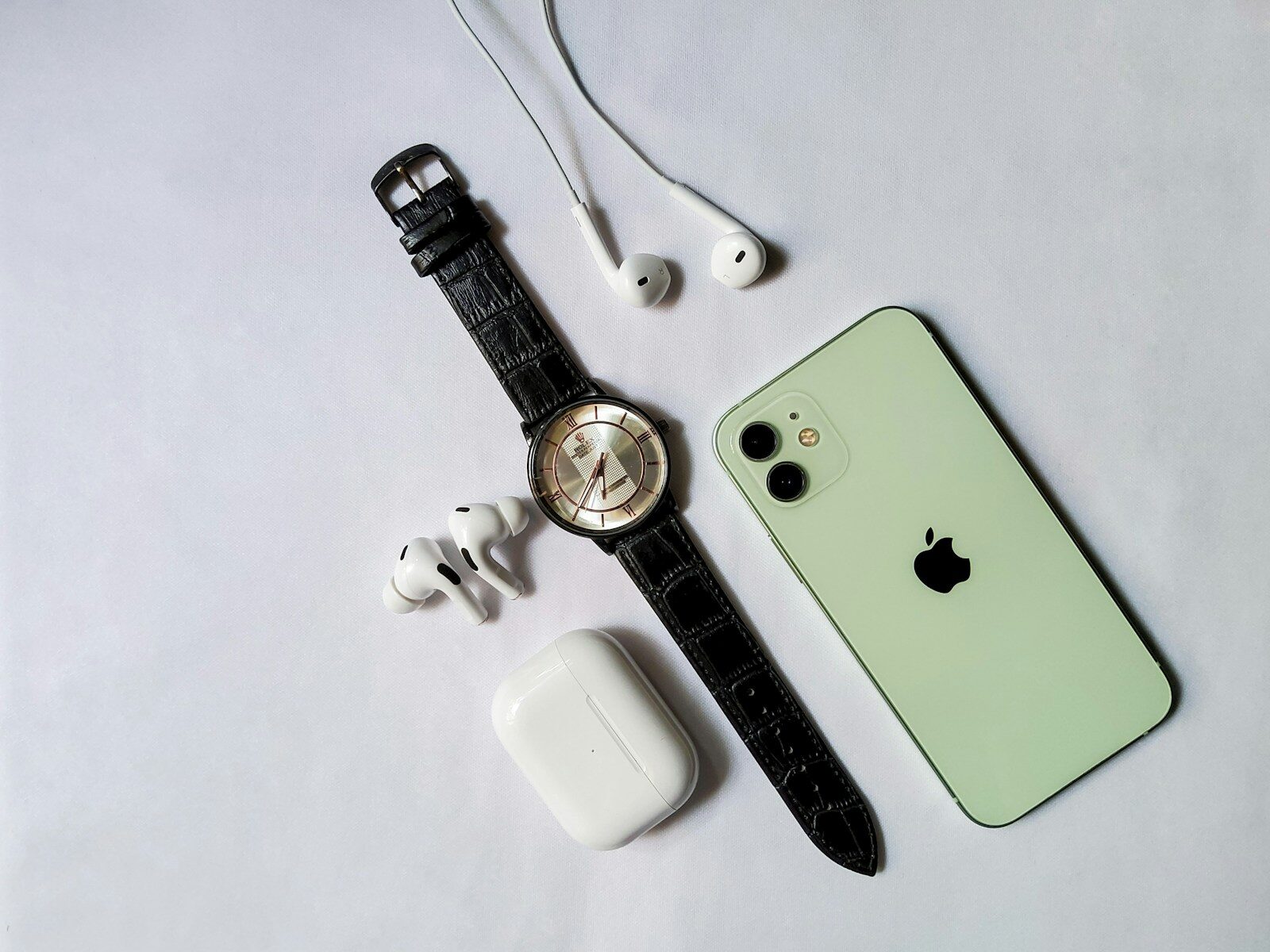 Evry Jewels - Discover Unique Accessories with This Stylish iOS App ...